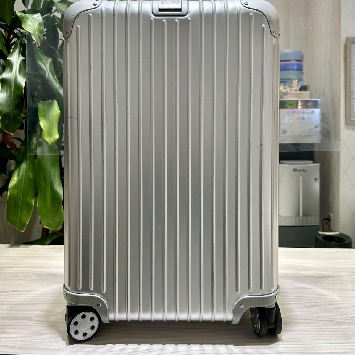 渋谷店で、リモワの68リットルキャリーケース、電子タグ付きトパーズを買取ました。 買取価格・実績 2023年6月5日公開情報｜ブランド買取の ...